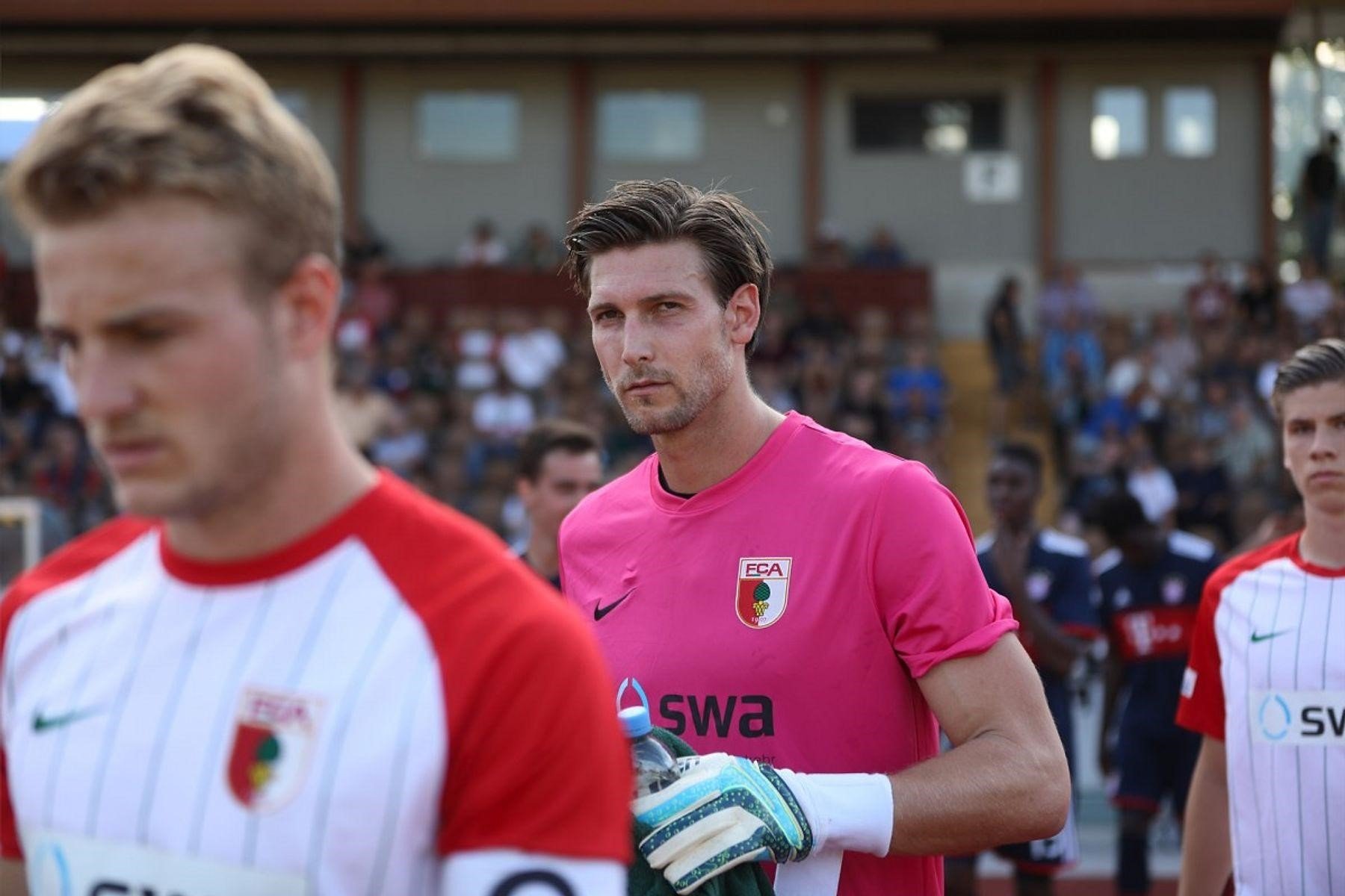 The 10 tallest goalkeepers in football/soccer history - Sportszion