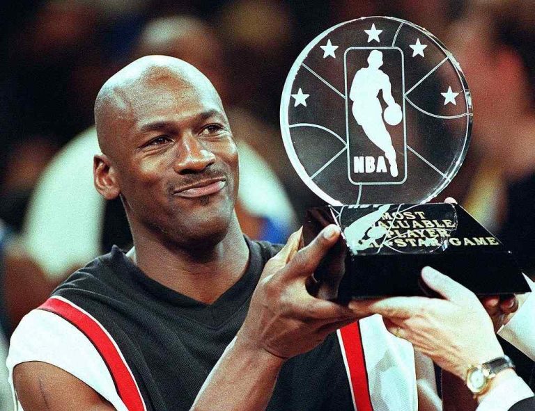 Michael Jordan Net Worth 2021: Salary, Endorsements, Mansions, Cars ...