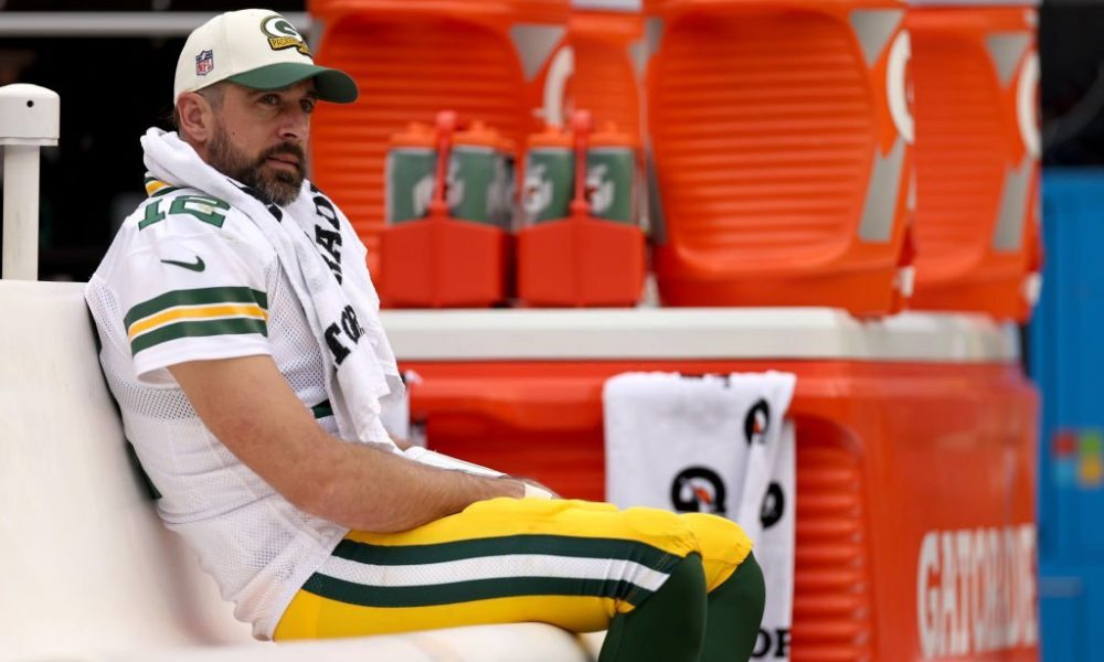 'He just an angry old man' NFL fans brutally mock Aaron Rodgers over ...