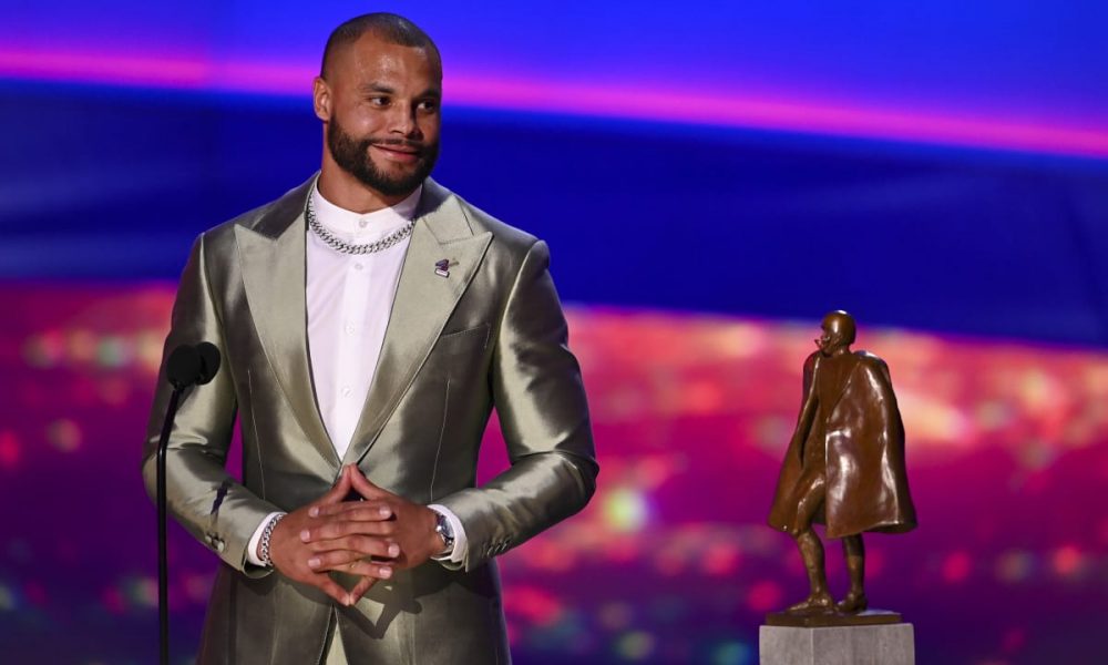 Watch: Eagles fans boo Cowboys' QB Dak Prescott while accepting Walter ...