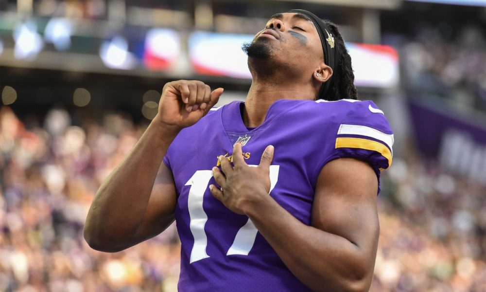 Vikings WR KJ Osborn saves man's life by pulling him out of burning ...