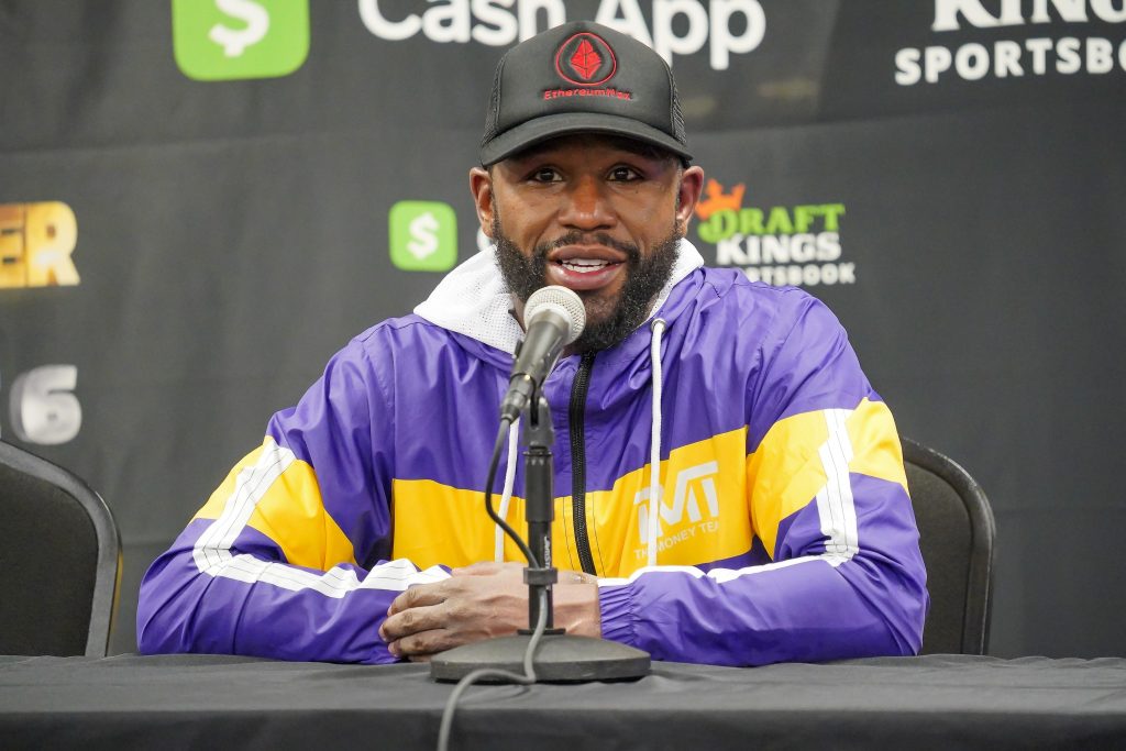 Floyd Mayweather Jr speaks out on Oscar De La Hoya's absence from Ryan ...