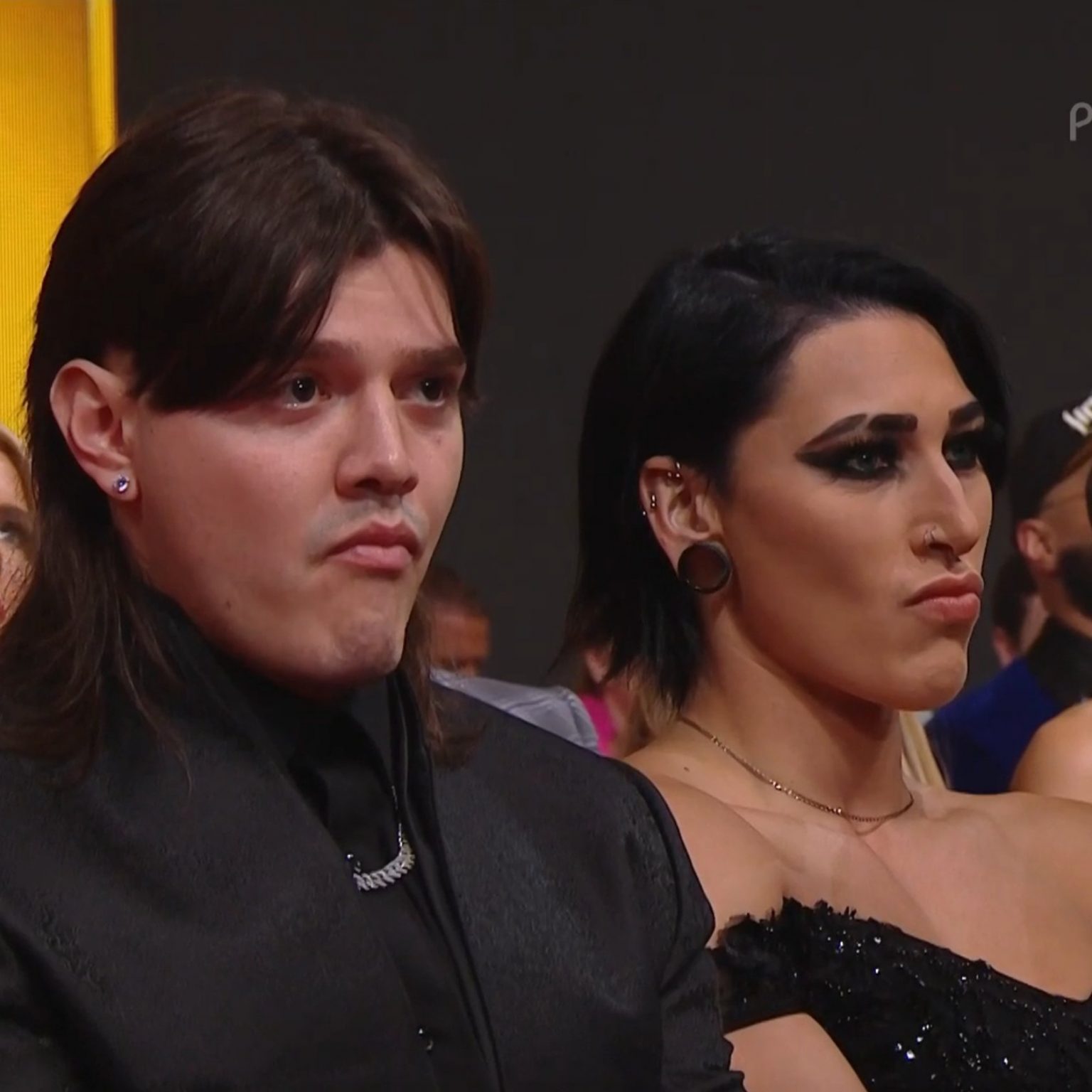 "Mami Rhea holding both leashes with that gigachad energy": Fans gasp after catching Buddy ...