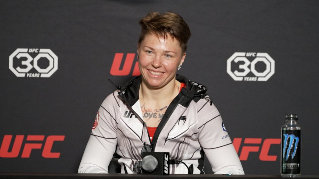 "Hate when fighters hit the Conor McGregor walk": Fans slam Irina ...