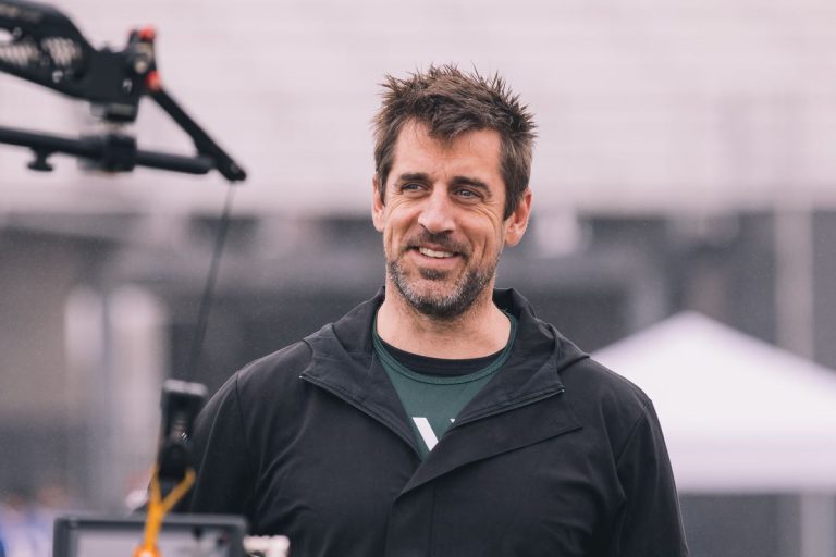 Jets QB Aaron Rodgers' incredible physique photos during workout sent ...
