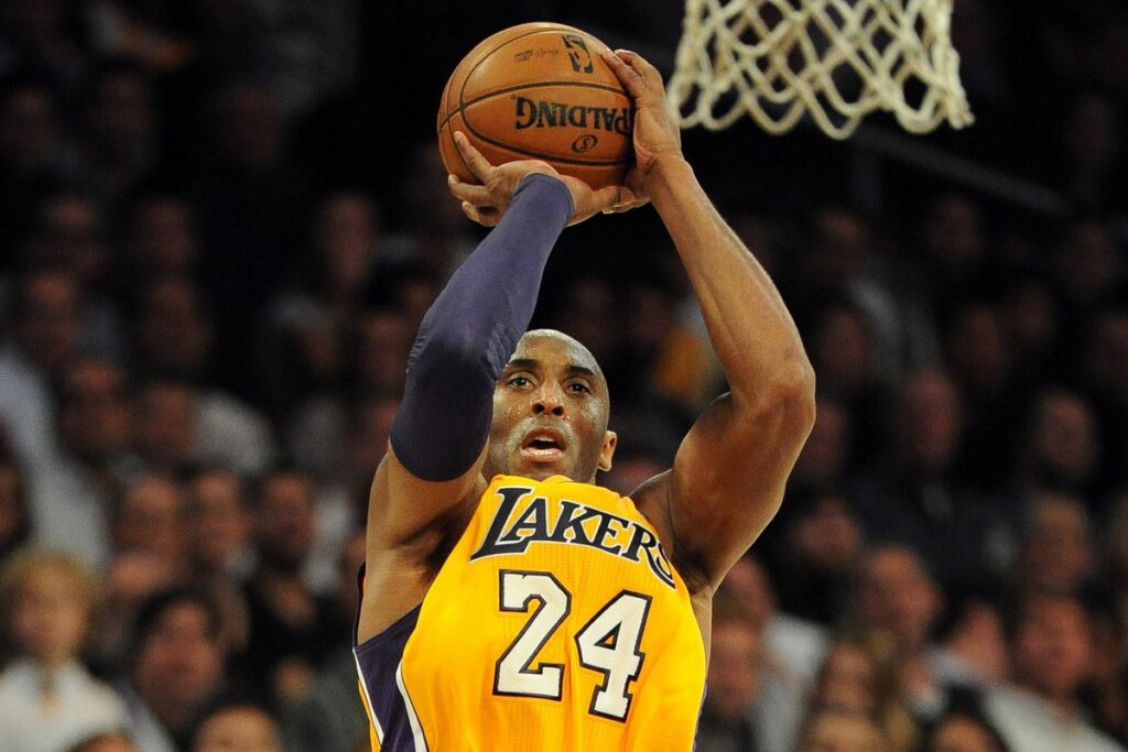 More Kobe Bryant memorabilia up for bidding war, months after $485K ...