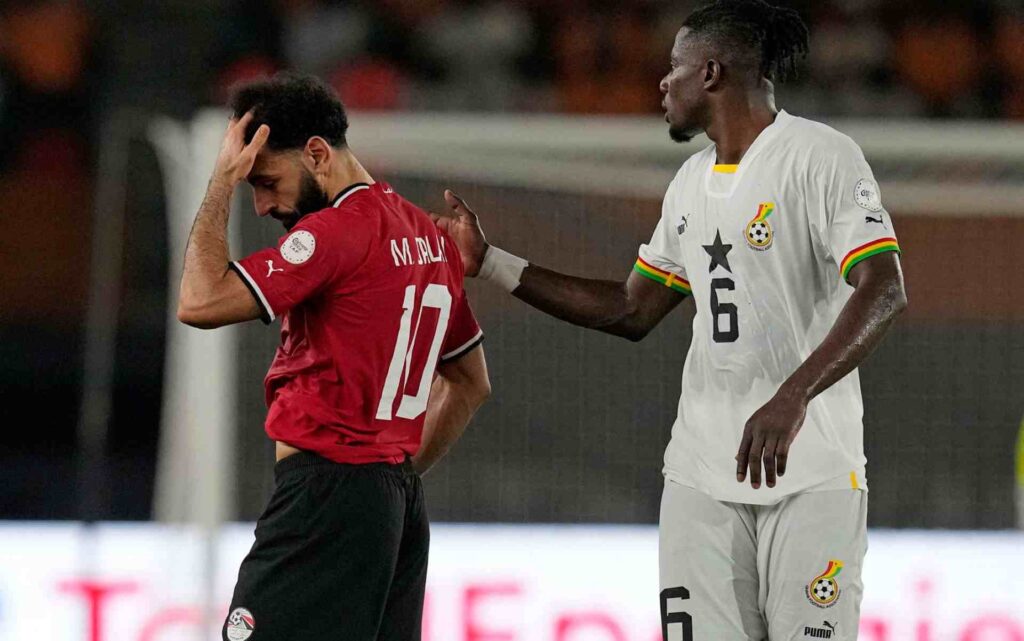Mohamed Salah injury update: Egyptian star is ‘walking around fine ...