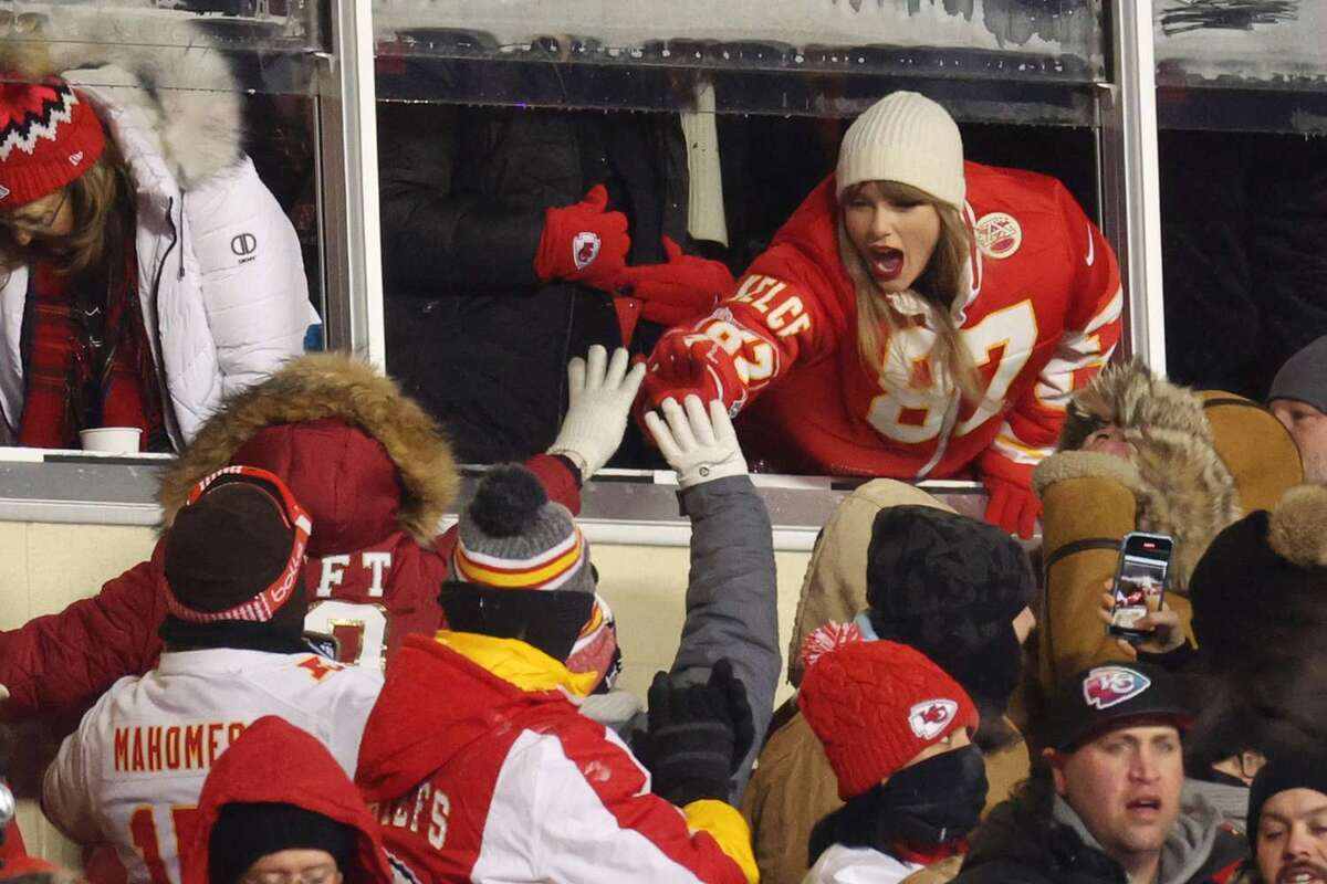 Are Travis Kelce and Taylor Swift getting engaged? Examining the ...