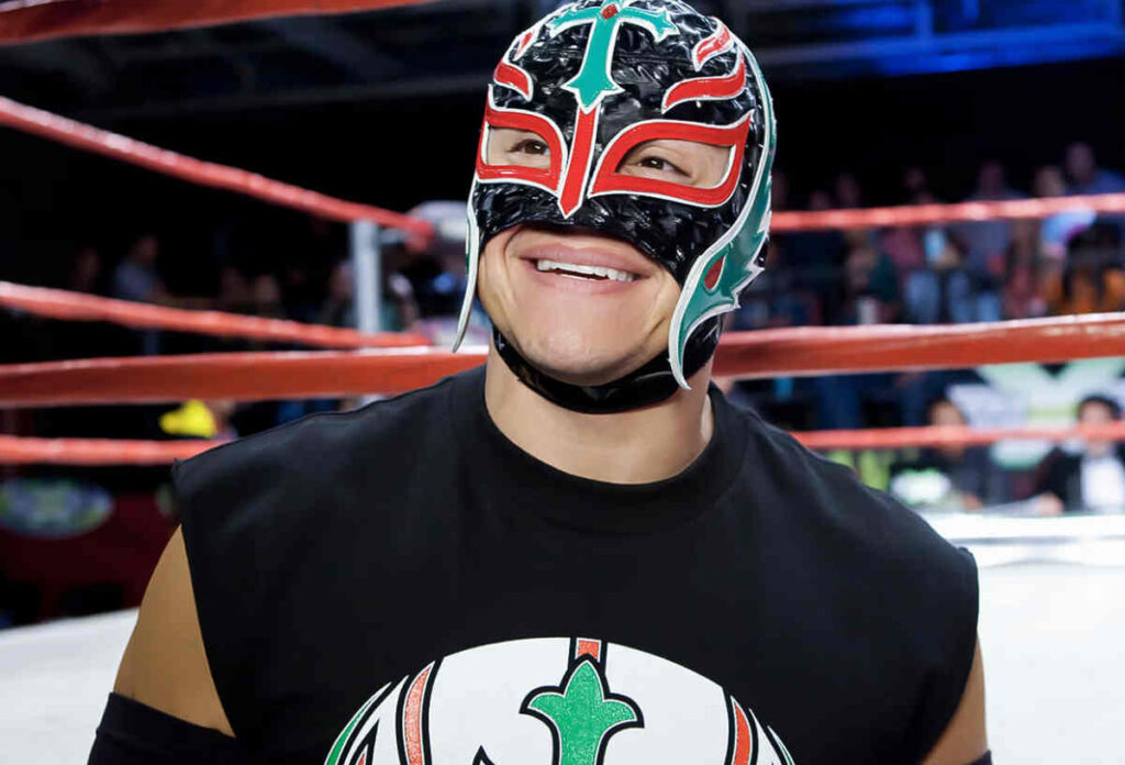 WATCH: Rey Mysterio shows unmasked face in recent footage with daughter ...