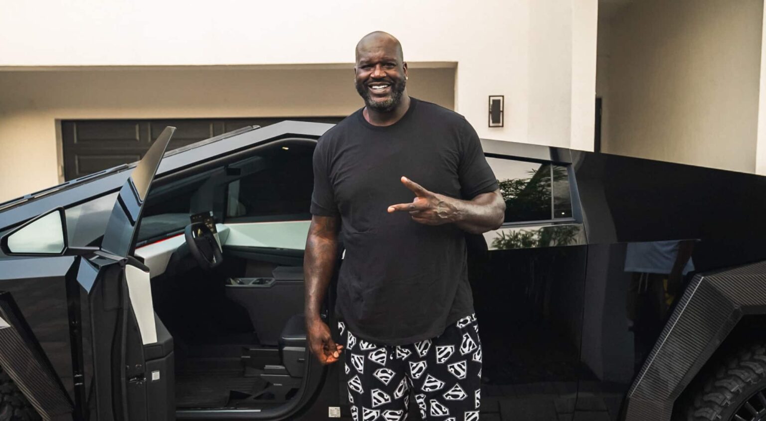 NBA legend Shaq O'Neal Gets His Very First Jaw-dropping Tesla ...